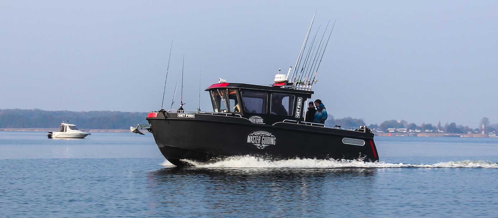 Mit neuem Custom-Angelboot zum Traumfisch! | Guided-Fishing.com